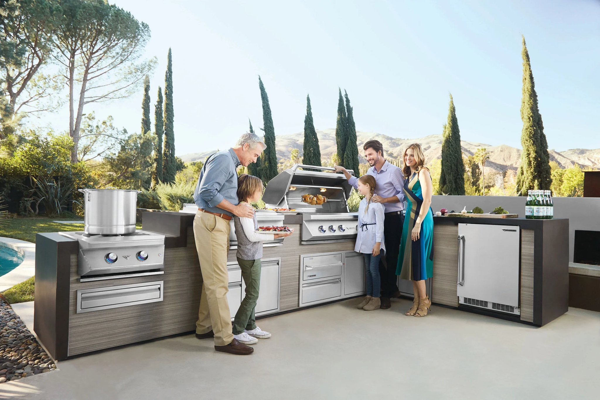 Built-In vs. Freestanding Grills | Pros, Cons & Best Picks