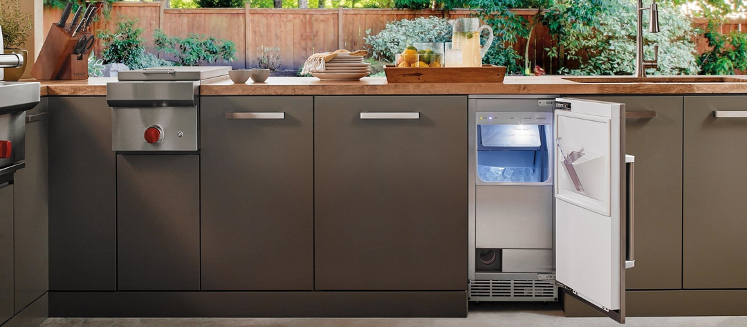Sub-Zero’s New 15" Undercounter Ice Maker| DEU1550I DEU1550IP